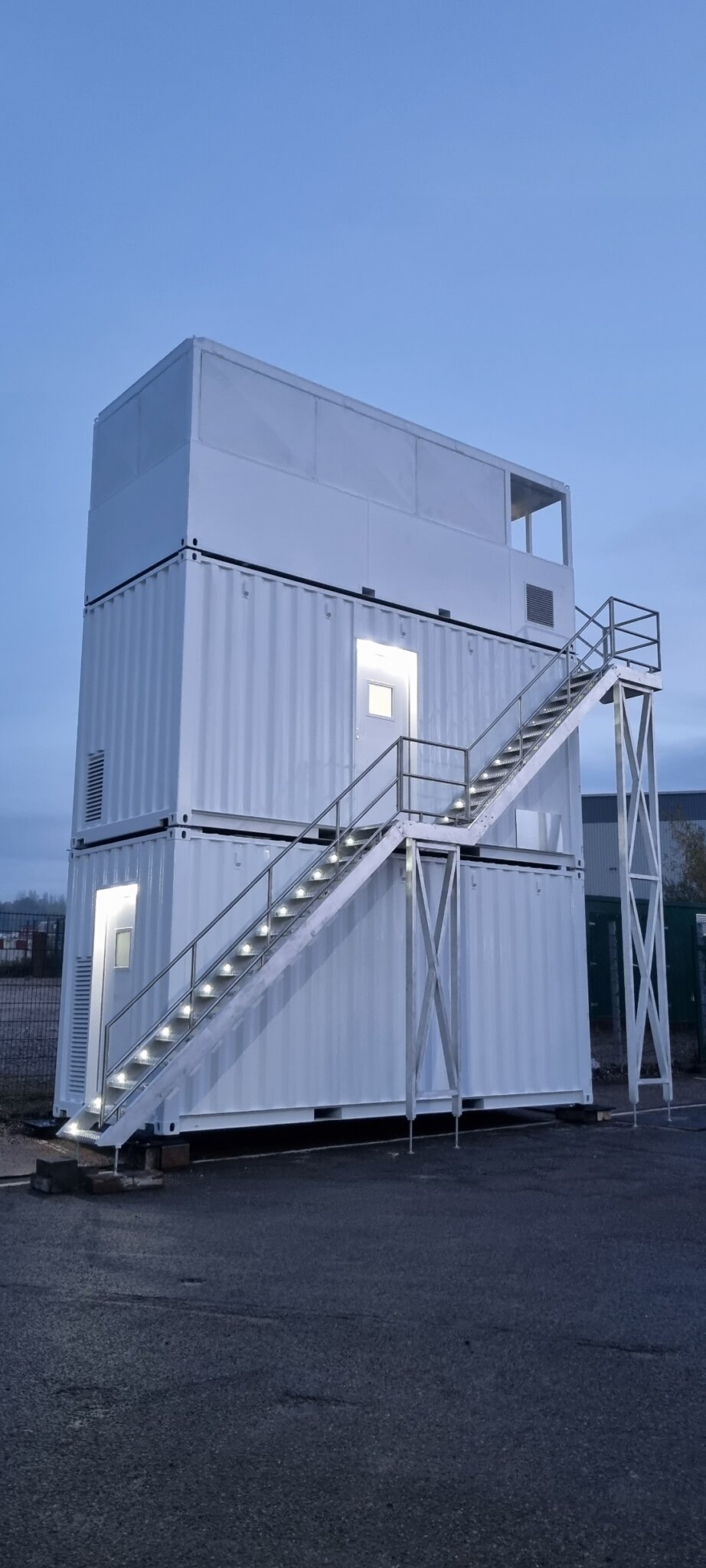 Available from Stock - 5th Wheel Trailer Mounted Elevating Mobile ATC ...